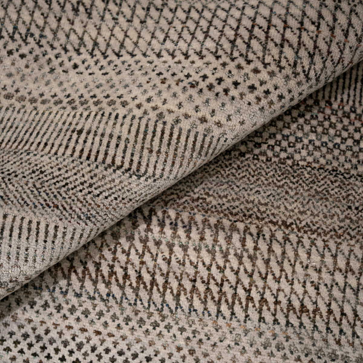 Handknotted Carpet DIA- 1018 MCN – Diamond Carpets